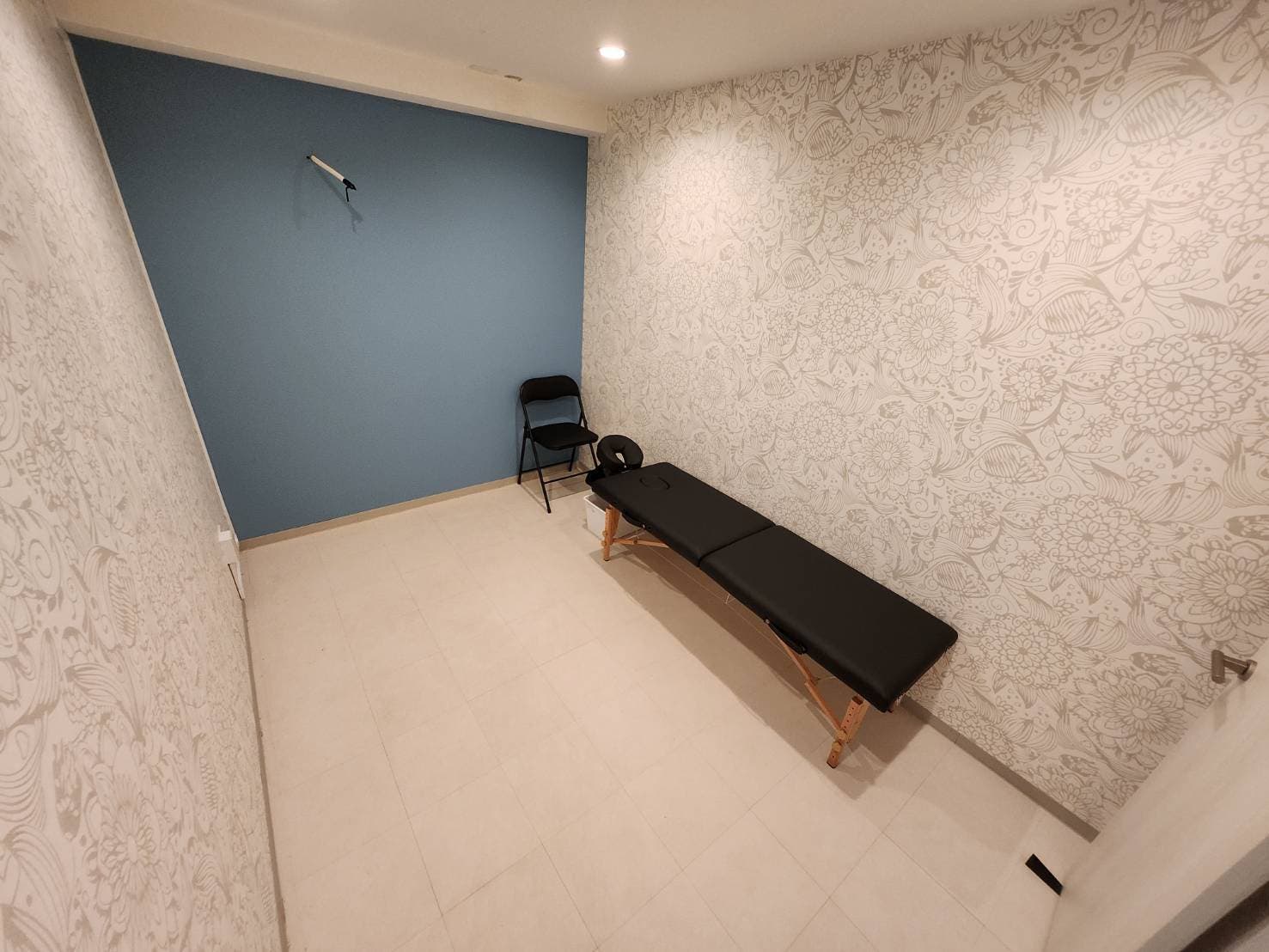 プレオープン　国立駅より徒歩１分のレンタルスペース　ROOM2貸出 (お部屋毎に貸出となります。）の写真1