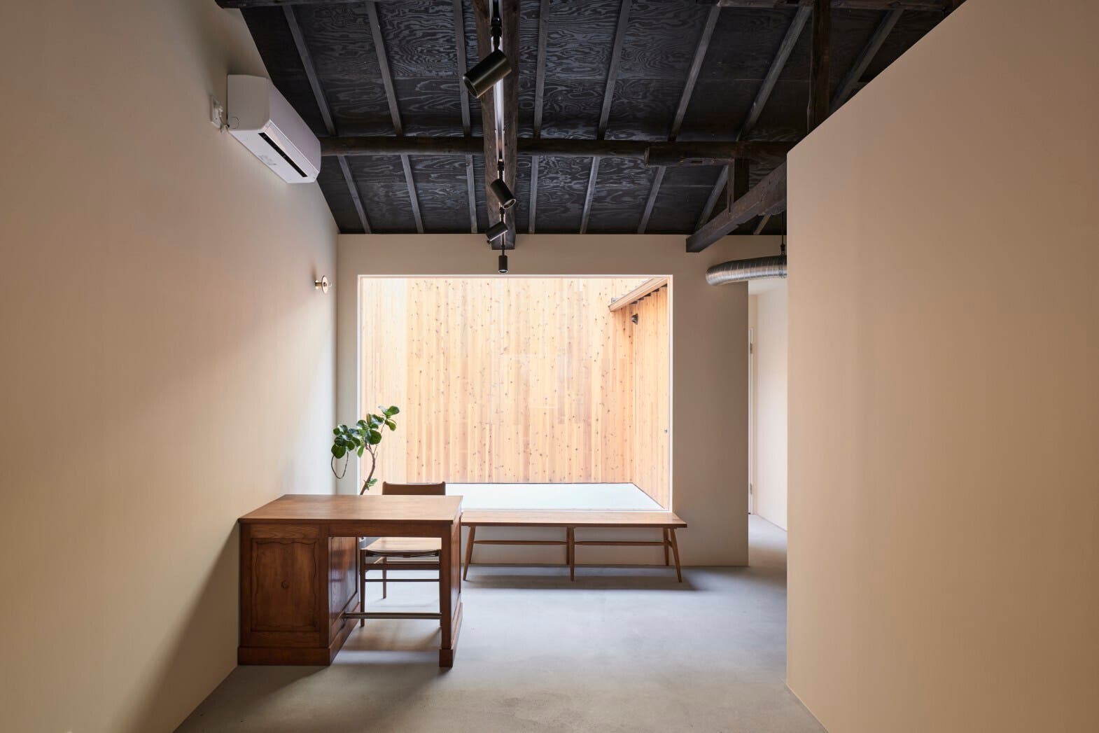 【京都・一乗寺】自然光の入るギャラリー・展示撮影スタジオ｜32㎡＋中庭10㎡｜一乗寺駅徒歩8分の写真1