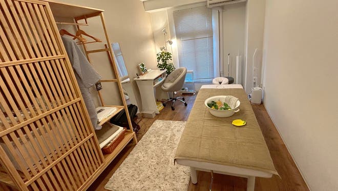 【鶴見駅 徒歩1分】トイレも綺麗なエステ・整体・マッサージなどに最適な完全個室のレンタルサロンの写真1