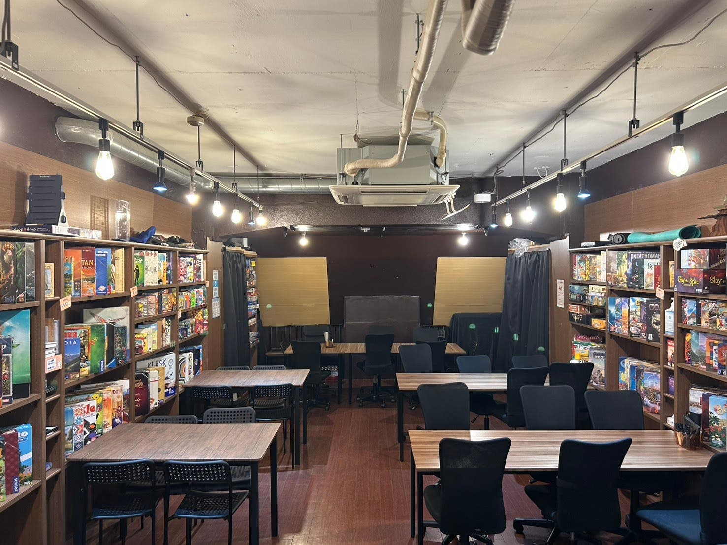 池袋徒歩6分！流行りのボードゲームカフェ貸切！ボードゲーム600個遊び放題です！の写真1