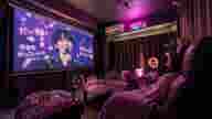 【シアタールーム天王寺】◇個室映画館◇シャワー可能🚿高機能プロジェクター🎬プライベートシアター🍿ライブ映像・推し活・デートの写真2