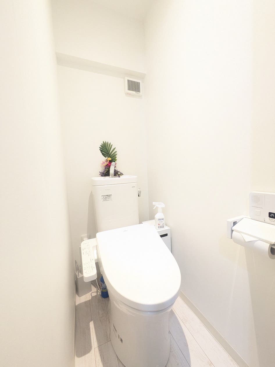 整体に最適なしっかりとした電動調高ベット、調光ライト等ご用意 駅3分の写真2