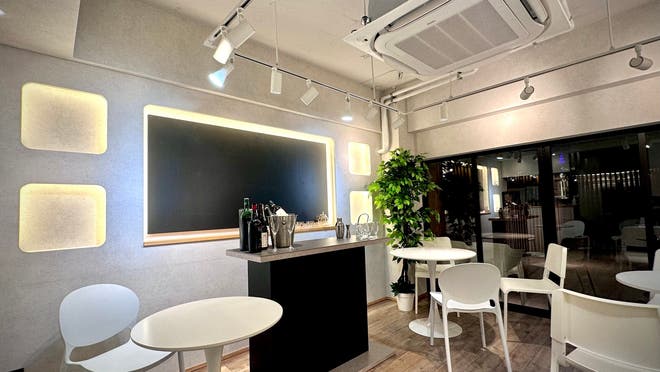 新大久保駅2分、広いバルコニーと白い店内、BBQも可能なパーティースペース ☆夏は夜の野外BARイベントも!!☆の写真4