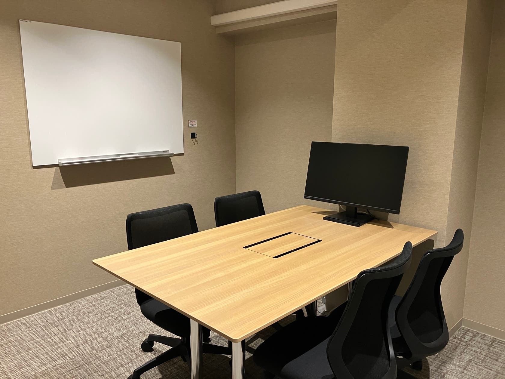 会議室 02(4名)の写真1