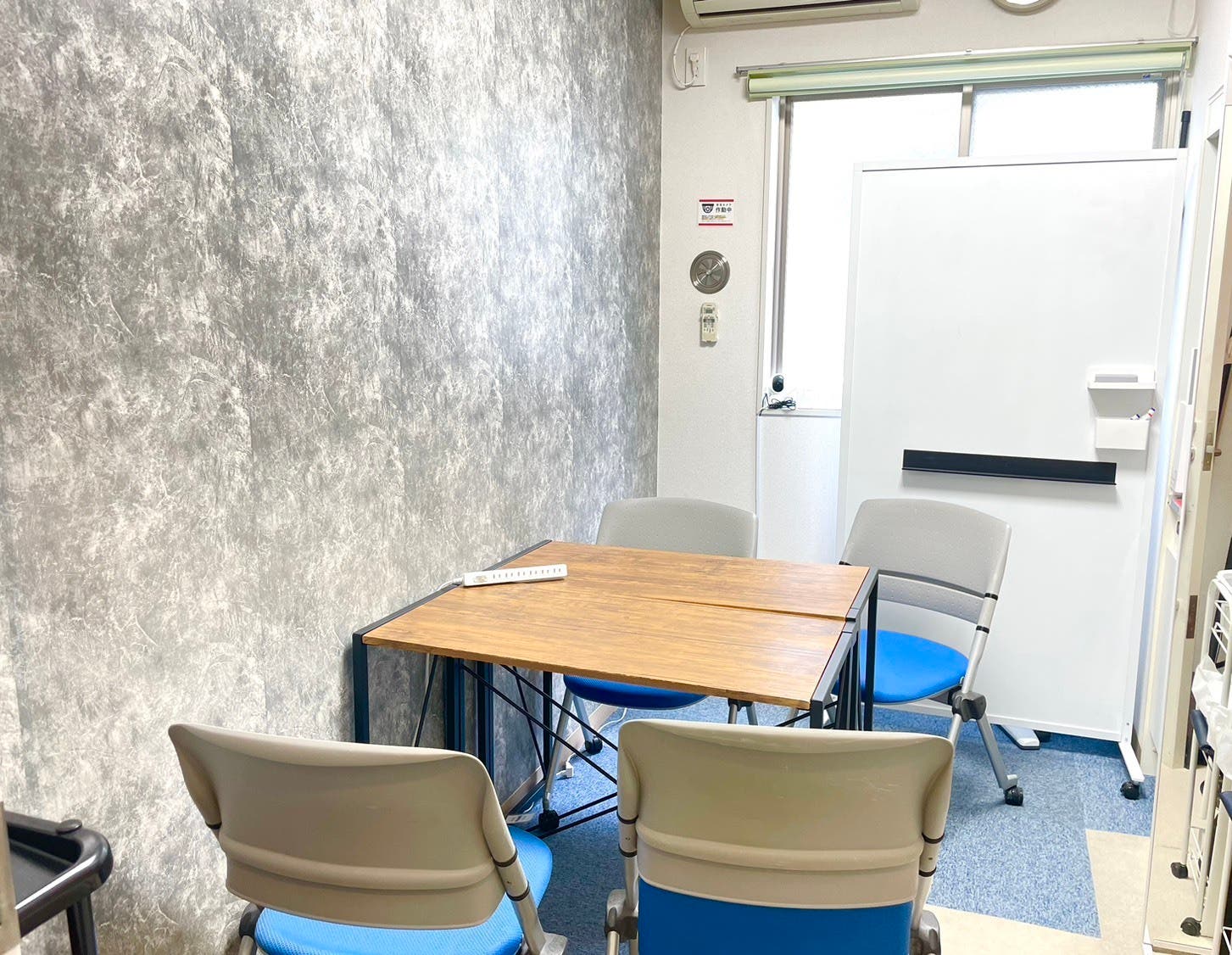 ＜Studio FRAME 下北沢＞【下北沢駅２分】撮影もできる小会議室｜会議・面接・コスプレ・Youtube配信の写真1