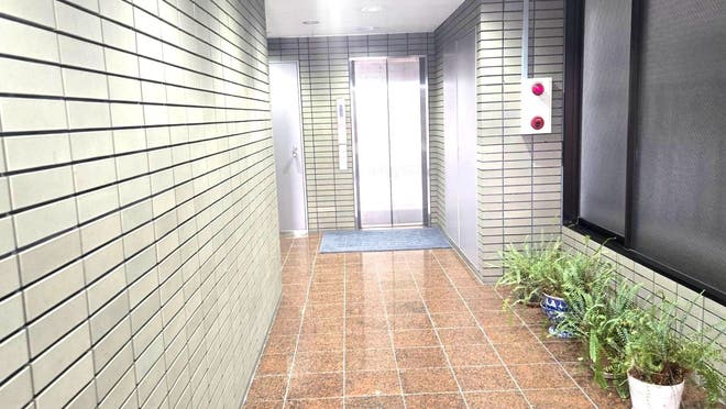【池袋駅5分】75インチ大型モニター完備!セミナー・研修に最適な清潔感ある教室の写真6