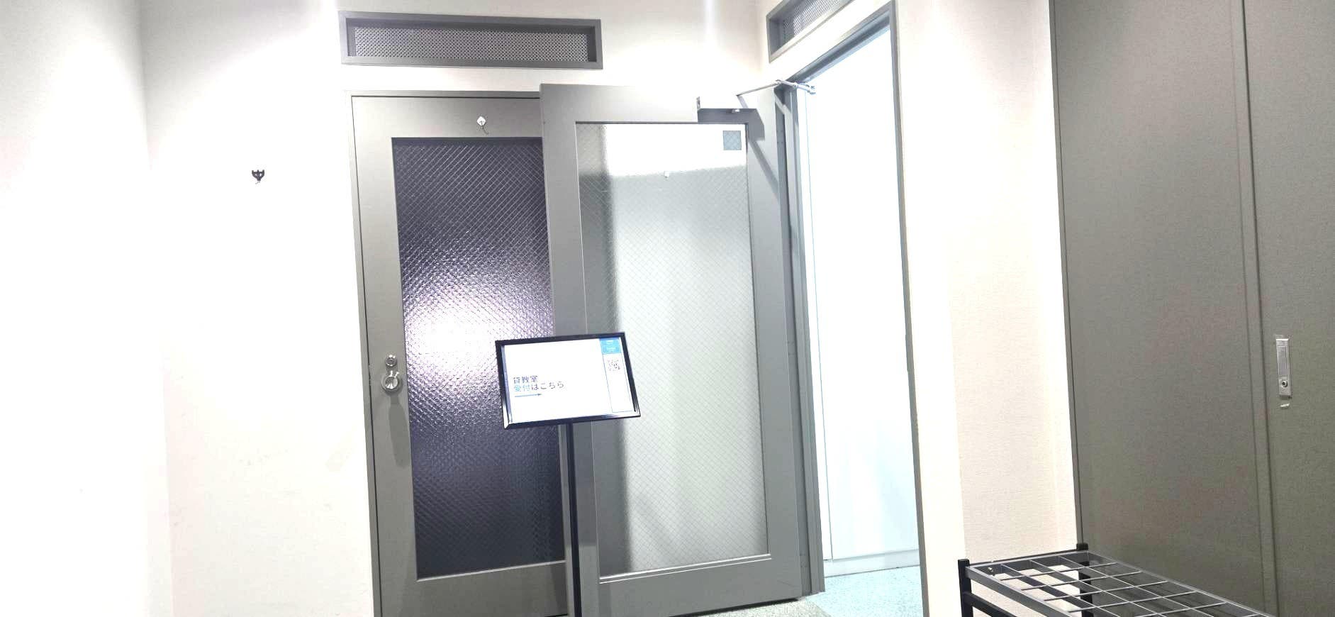 【池袋駅5分】75インチ大型モニター完備！セミナー・研修に最適な清潔感ある教室の写真7