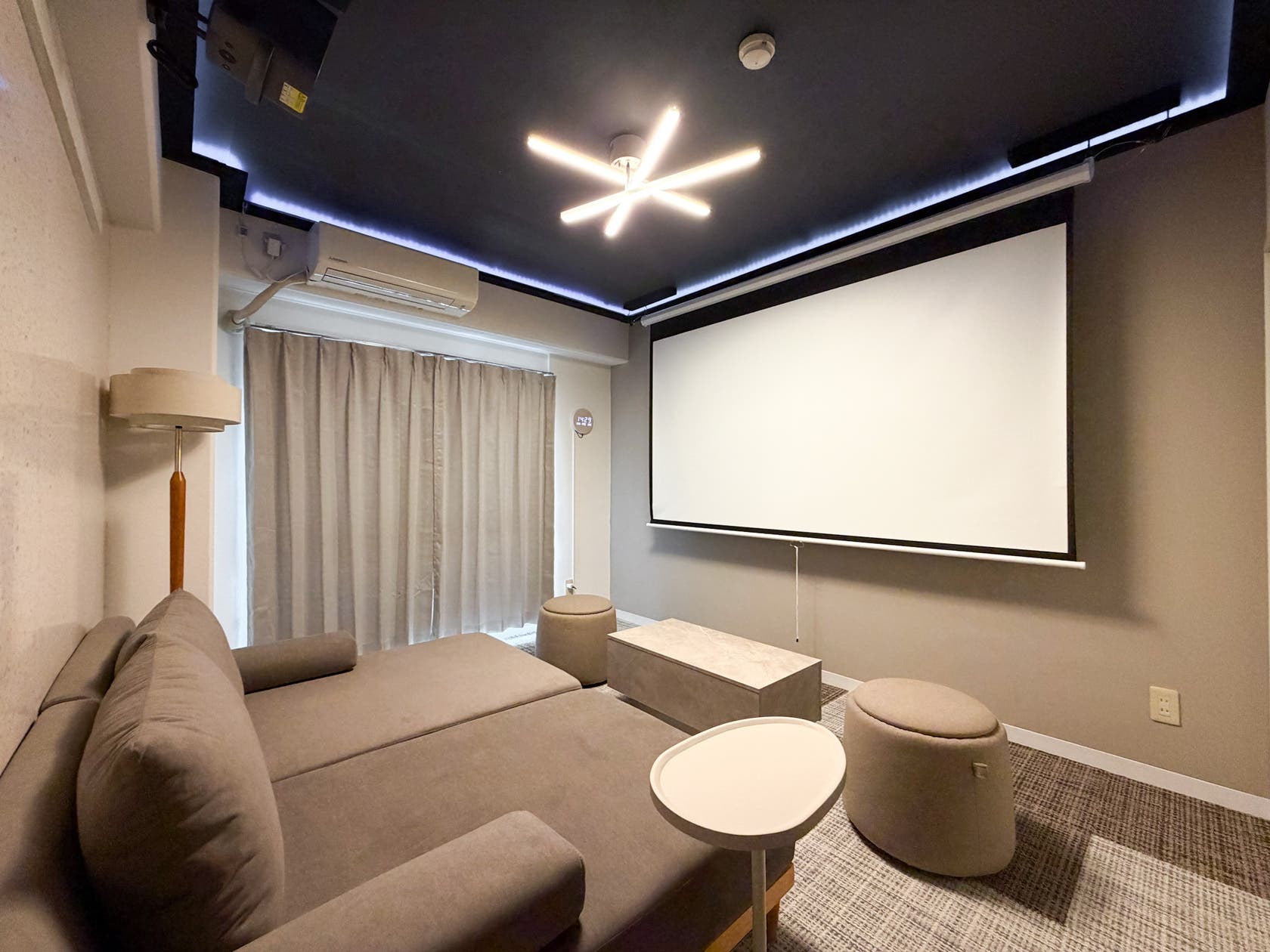 池袋駅5分｜プライベートシアター｜100インチ×カウチソファ｜映画デート・記念日・推し活に🎥Private CINEMA池袋の写真18