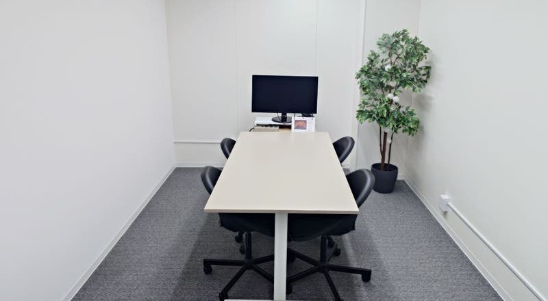 【オフィスD】JR奈良駅から徒歩4分。Wi-Fi完備の4人まで着席できる少人数会議室です！