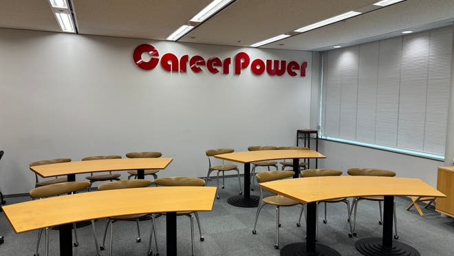 【梅田駅直結】10~20名利用可|面接・商談・面談に最適|窓あり・半個室あり・静かなビジネススペースの写真1