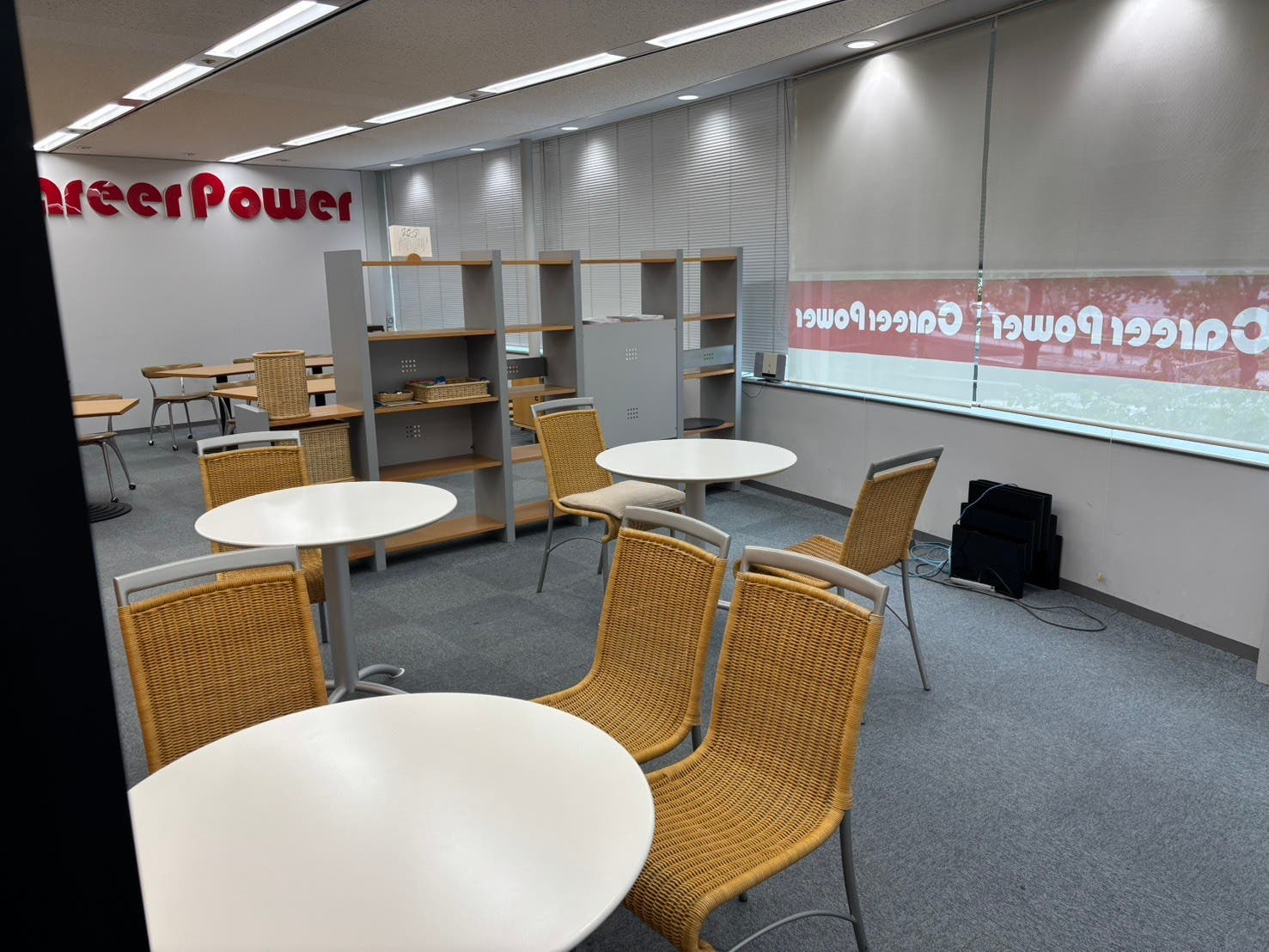 【梅田駅直結】10～20名利用可｜面接・商談・面談に最適｜窓あり・半個室あり・静かなビジネススペースの写真2
