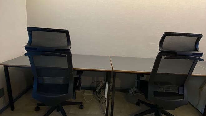 広々としたデスクで作業もはかどりますの写真2