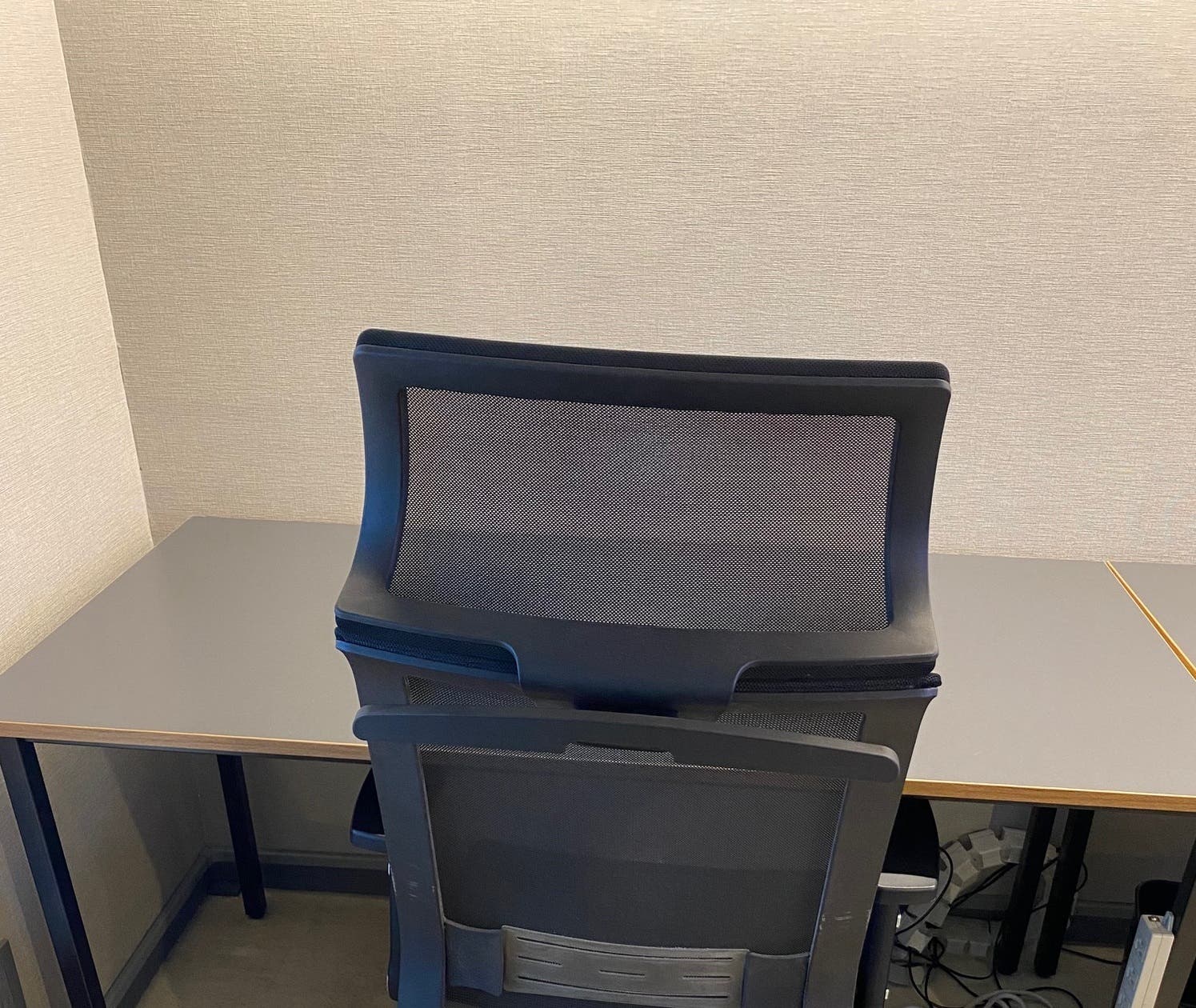 広々としたデスクで作業もはかどりますの写真3
