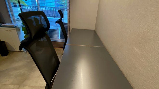 広々としたデスクで作業もはかどりますの写真4