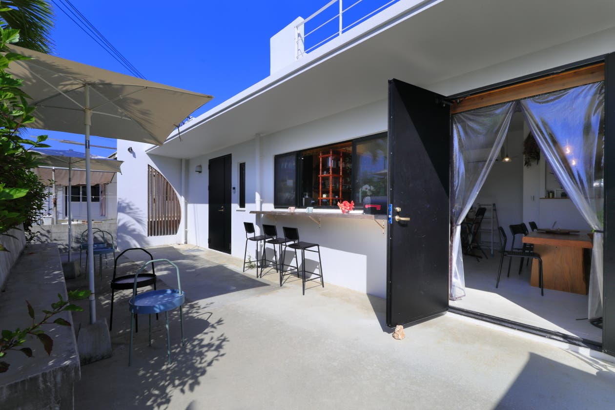 撮影ロケ地カフェ【 空と燻製と cafe ぷからす 】（宮古島市 伊良部島）の写真5
