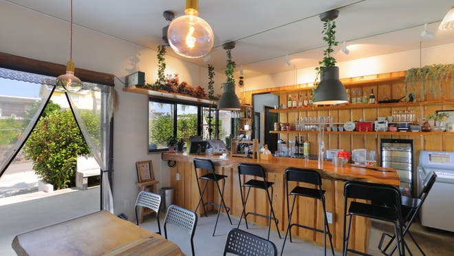撮影ロケ地カフェ【 空と燻製と cafe ぷからす 】(宮古島市 伊良部島)の写真2