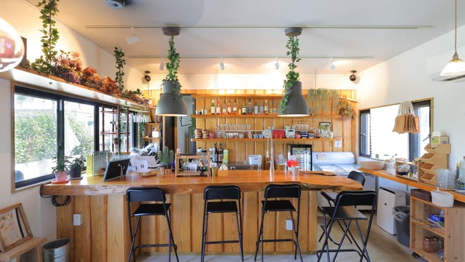 撮影ロケ地カフェ【 空と燻製と cafe ぷからす 】(宮古島市 伊良部島)の写真12