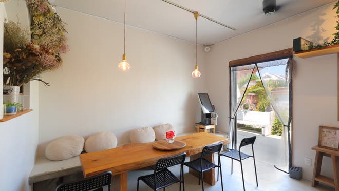 撮影ロケ地カフェ【 空と燻製と cafe ぷからす 】(宮古島市 伊良部島)の写真14