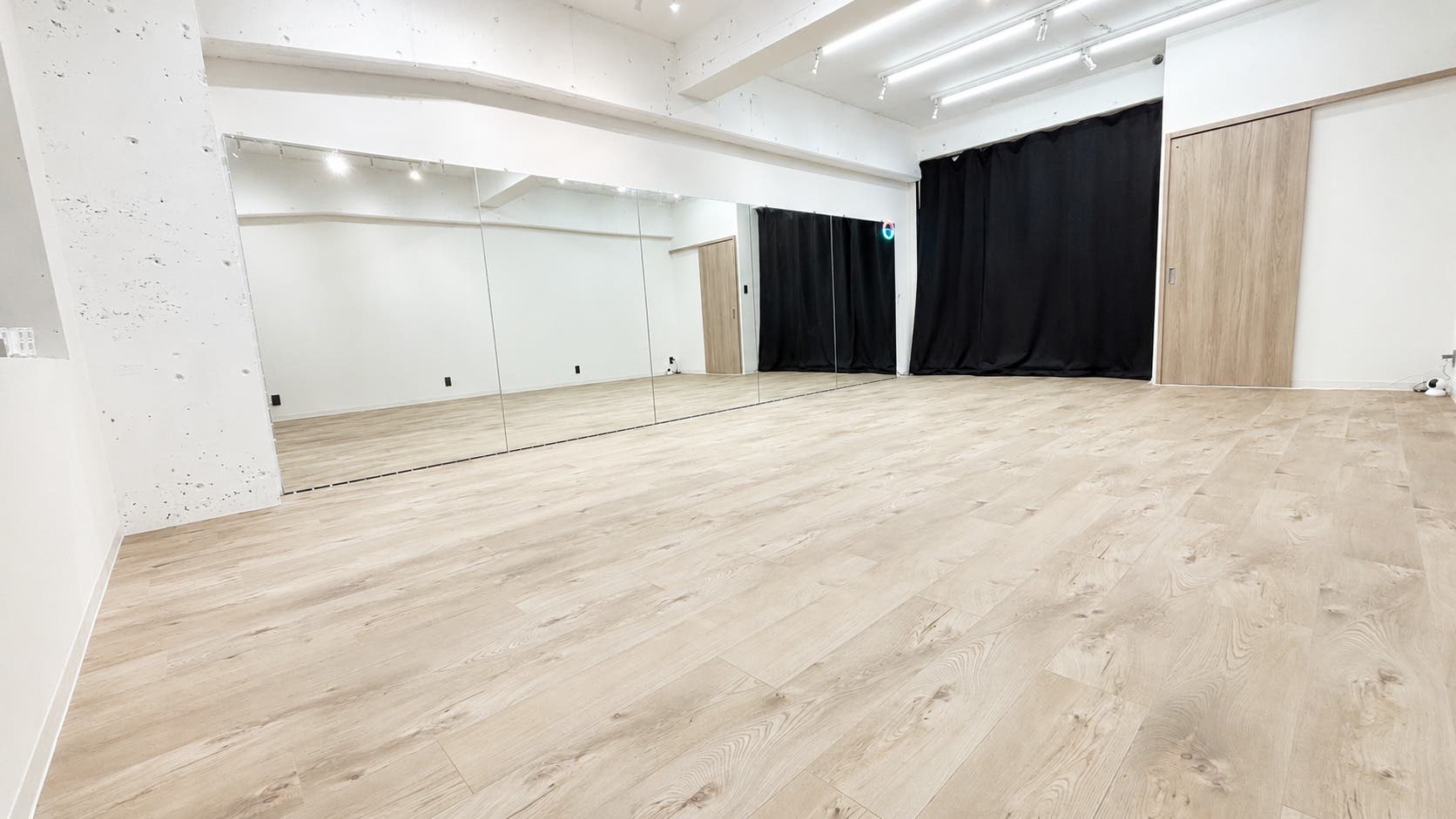 ✨NEW OPEN✨【柴原阪大前駅徒歩11分】ダンス・ヨガ・撮影に◎一面ミラー×高速Wi-Fi完備🔥の写真3