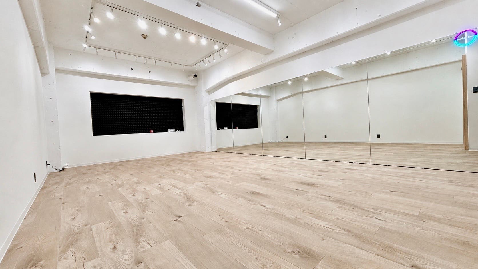 ✨NEW OPEN✨【柴原阪大前駅徒歩11分】ダンス・ヨガ・撮影に◎一面ミラー×高速Wi-Fi完備🔥の写真1