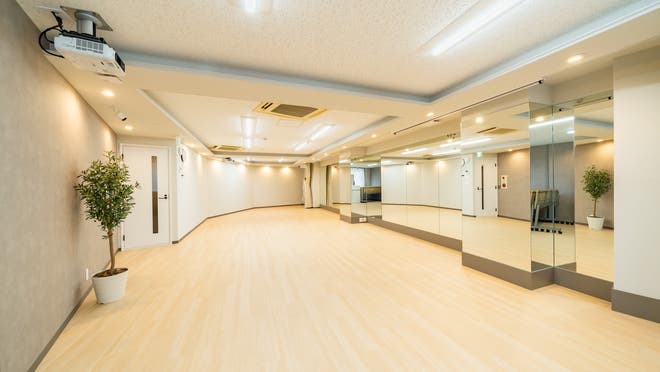 【飯田橋4分】鏡10m✨神楽坂🌿小ホールのダンス・音楽・演劇リハに最適な広々70㎡・清潔・快適な空間!音出し・調光可、24時間の写真4
