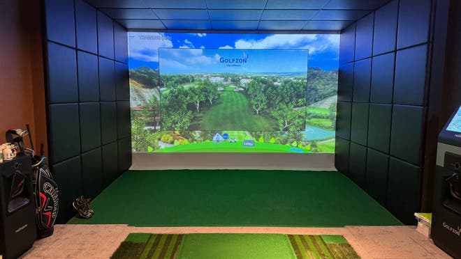 駅近!レフティ打席有り!最大6名!シックな空間でシュミレーションゴルフを楽しめます!の写真2