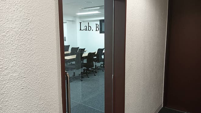 【配信・収録・ハイブリッド開催に最適】大会議室(Lab.B)98㎡・最大56名/新橋徒歩1分・高速Wi-Fi完備の写真17