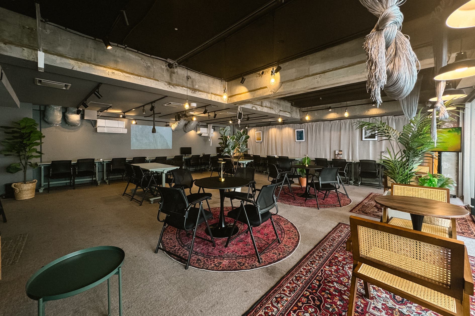 【吉祥寺駅徒歩3分・土日祝限定】最大70名の貸切イベントホール｜OVER COFFEE HUBの写真1