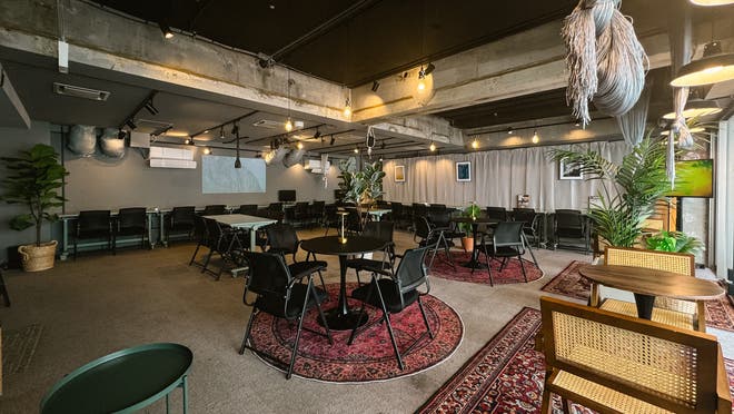 【吉祥寺駅徒歩3分・土日祝限定】最大70名の貸切イベントホール|OVER COFFEE HUBの写真1
