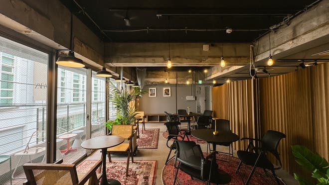 【吉祥寺駅徒歩3分・土日祝限定】最大70名の貸切イベントホール|OVER COFFEE HUBの写真2