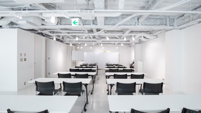 【北参道駅から徒歩3分】原宿駅12分/ 最大48名収容 / セミナー・会議に最適 / 2面同時投影プロジェクター・ネット完備💻の写真6
