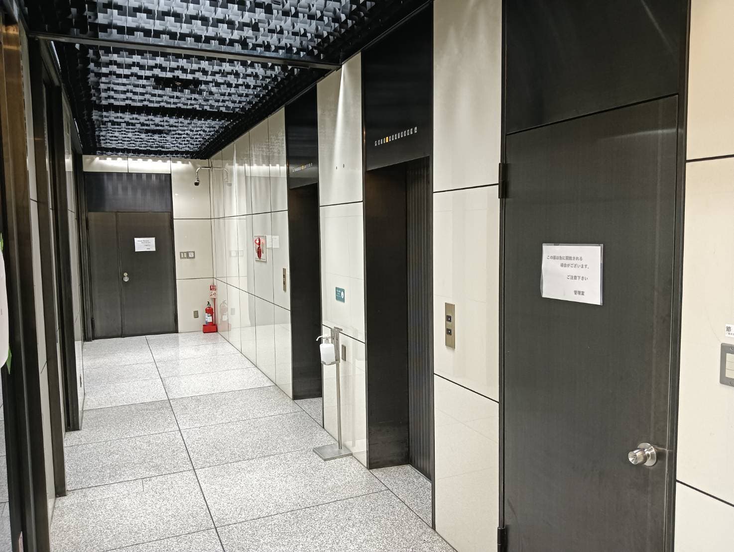 【配信・収録・ハイブリッド開催に最適】大会議室(Lab.B)98㎡・最大56名／新橋徒歩1分・高速Wi-Fi完備の写真28
