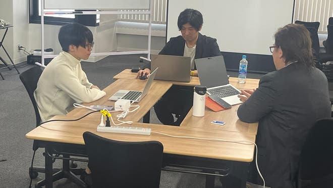 【配信・収録・ハイブリッド開催に最適】大会議室(Lab.B)98㎡・最大56名/新橋徒歩1分・高速Wi-Fi完備の写真1