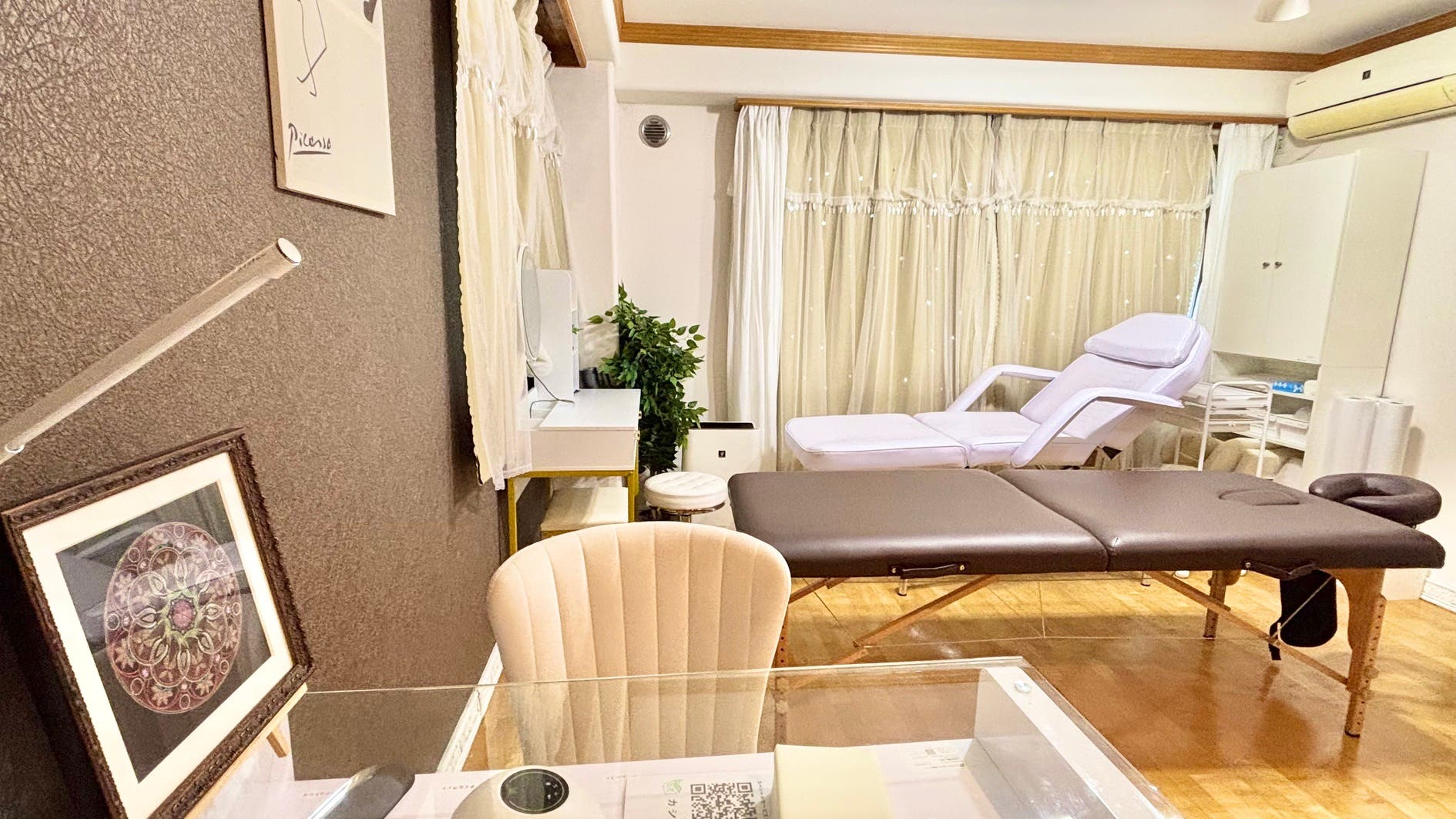 神戸三宮駅徒歩５分❗️ エステ・マッサージ・整体・ネイル等🛀エステ&マッサージベッド計２台設置‼の写真1