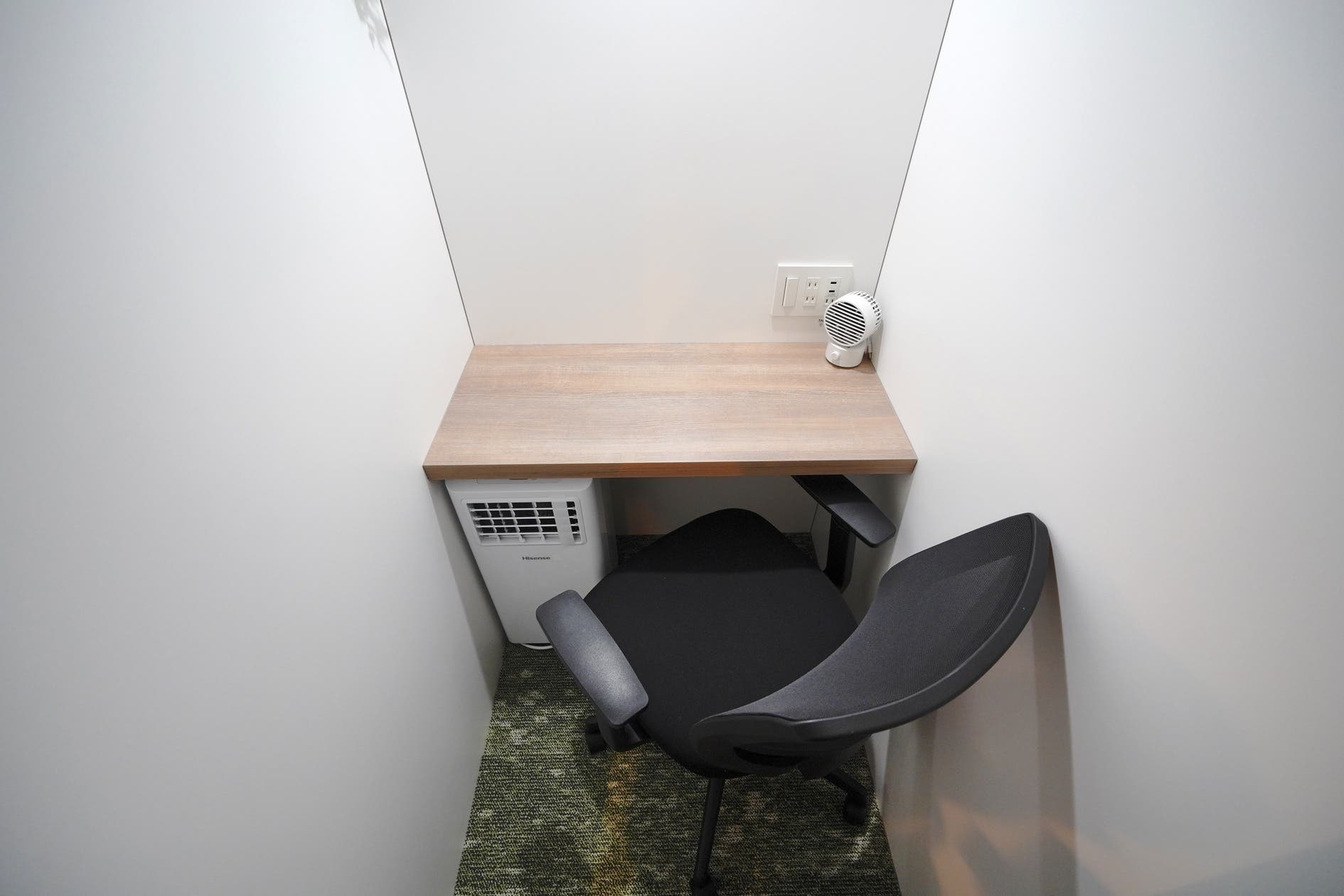 ＜SpemaBOX_大井町＞1人用個室🚪光回線Wi-Fi📶電源🔌スポットクーラー🧊テレワーク/オンライン会議/面接の写真3