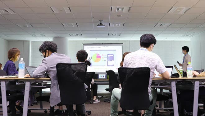 【配信・収録・ハイブリッド開催に最適】大会議室(Lab.B)98㎡・最大56名/新橋徒歩1分・高速Wi-Fi完備の写真3