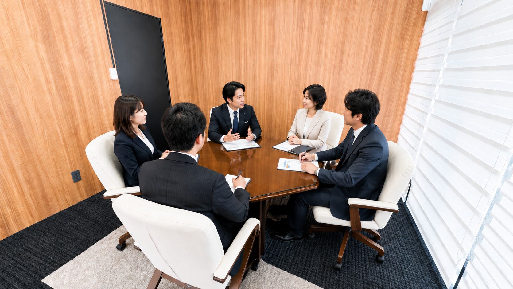 【所沢駅徒歩3分】5名まで利用可能　円卓タイプで商談にオススメ　面接・面談やWEB会議にもぜひ！の写真2