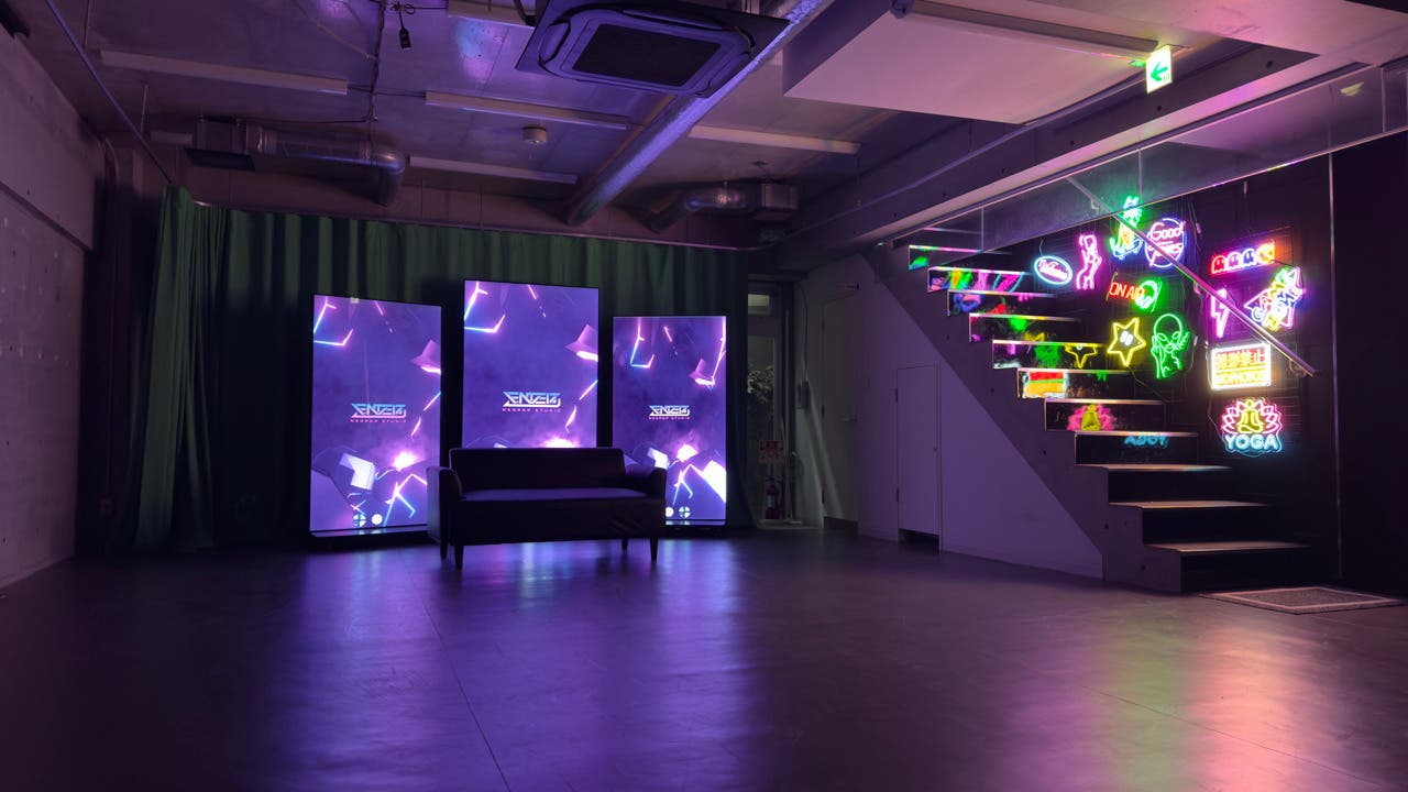 🌸春キャンペーン🌸ネオンが特徴の防音スタジオ｜配信可能・グリーンバック・控室完備｜用賀・桜新町駅徒歩圏内の写真1