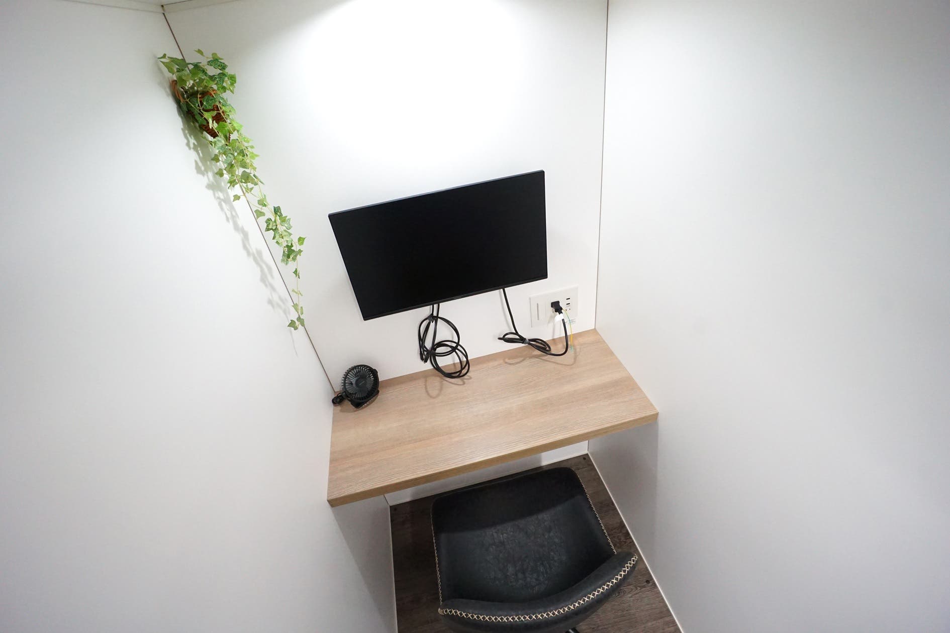 ＜SpemaBOX_新潟駅北口駅前No.1＞1人用個室🚪Wi-Fi📶電源🔌モニター🖥️テレワーク/オンライン会議/面接の写真5