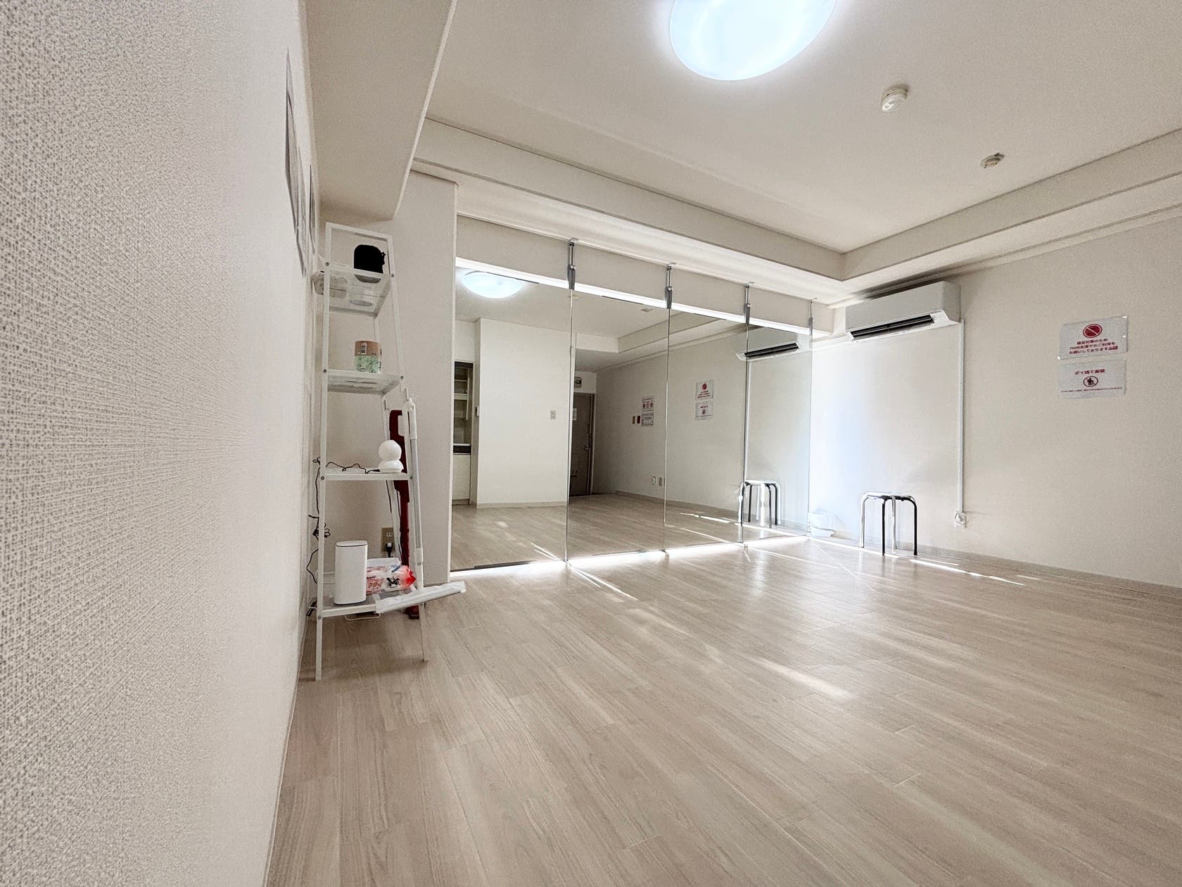 【池袋駅徒歩4分】24時間利用可｜Wi-Fi・大型ミラー完備｜ダンス・ヨガ・撮影向けスタジオの写真1