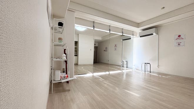 【池袋駅徒歩4分】24時間利用可|Wi-Fi・大型ミラー完備|ダンス・ヨガ・撮影向けスタジオの写真1