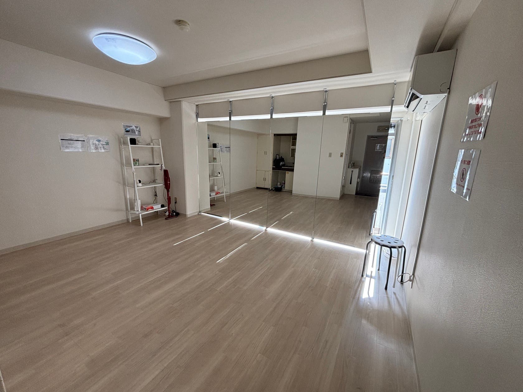 【池袋駅徒歩4分】24時間利用可｜Wi-Fi・大型ミラー完備｜ダンス・ヨガ・撮影向けスタジオの写真2