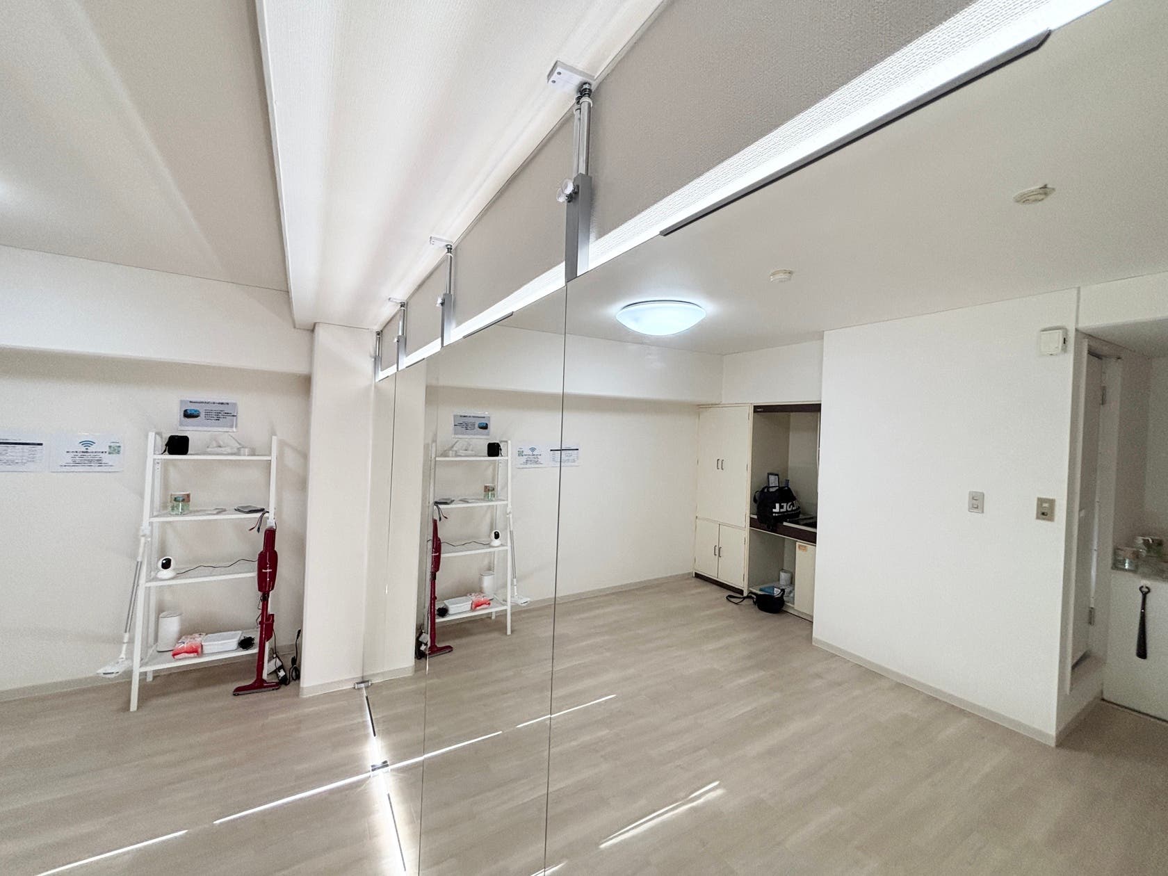 【池袋駅徒歩4分】24時間利用可｜Wi-Fi・大型ミラー完備｜ダンス・ヨガ・撮影向けスタジオの写真3
