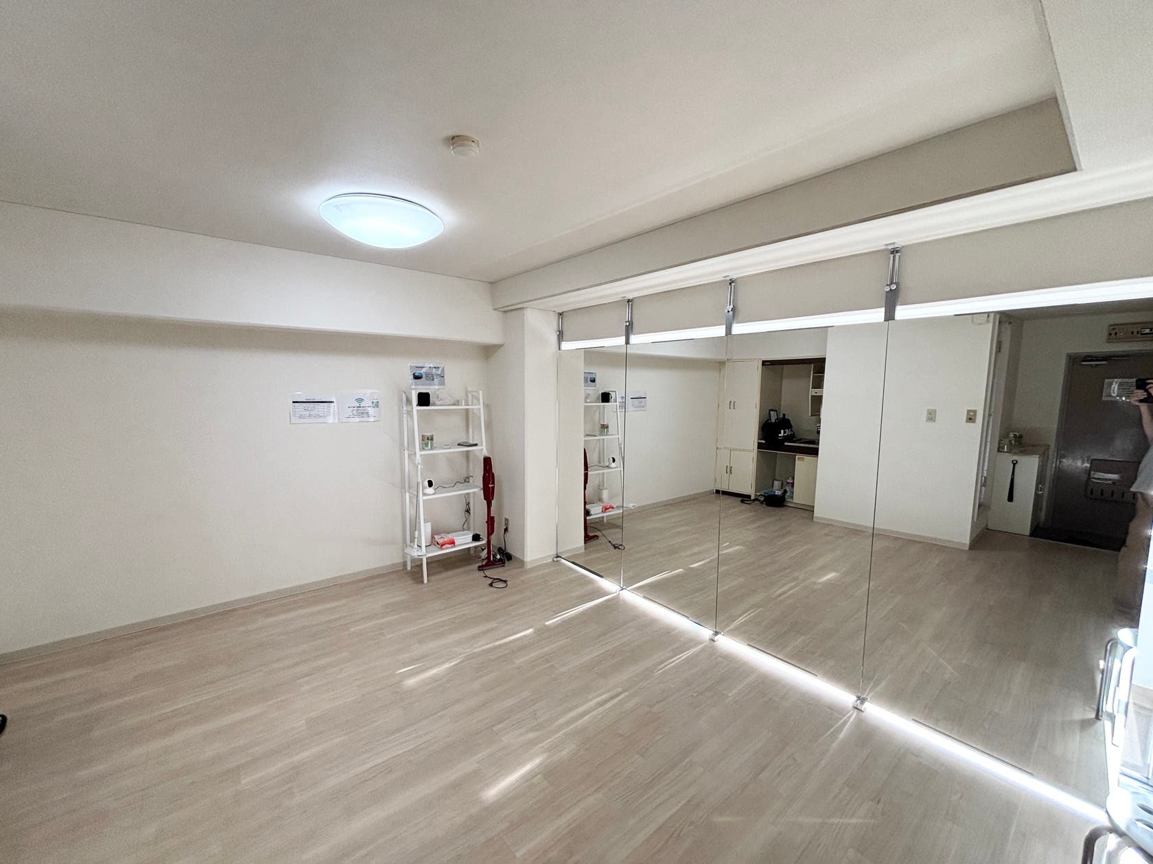 【池袋駅徒歩4分】24時間利用可｜Wi-Fi・大型ミラー完備｜ダンス・ヨガ・撮影向けスタジオの写真4