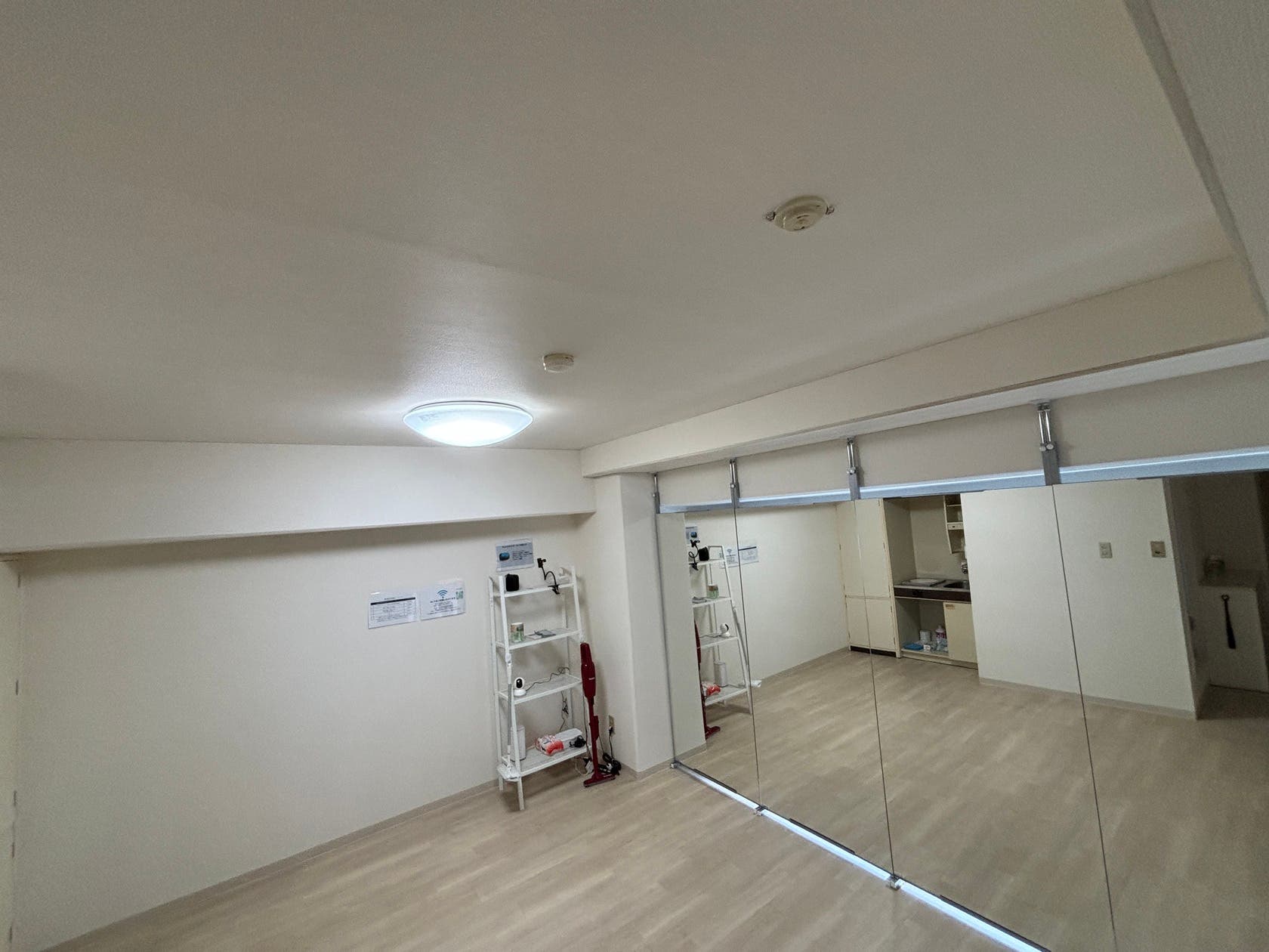 【池袋駅徒歩4分】24時間利用可｜Wi-Fi・大型ミラー完備｜ダンス・ヨガ・撮影向けスタジオの写真15
