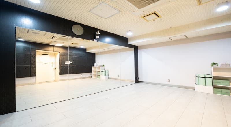 🎊オープン記念割引🎊【千歳船橋駅 徒歩1分】地下の防音スタジオ／幅3.6mの大型鏡／ダンス・ヨガ・演劇・楽器OK