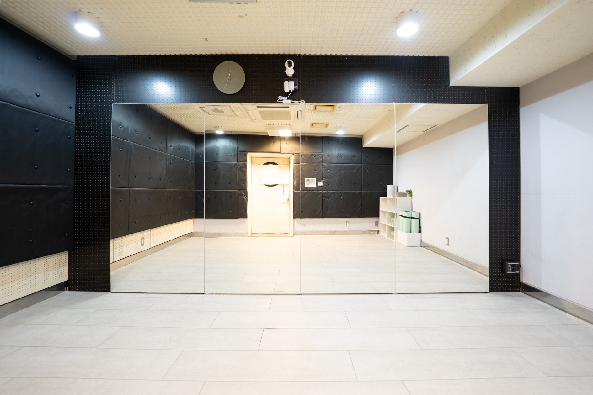 🎊オープン記念割引🎊【千歳船橋駅 徒歩1分】地下の防音スタジオ／幅3.6mの大型鏡／ダンス・ヨガ・演劇・楽器OKの写真3