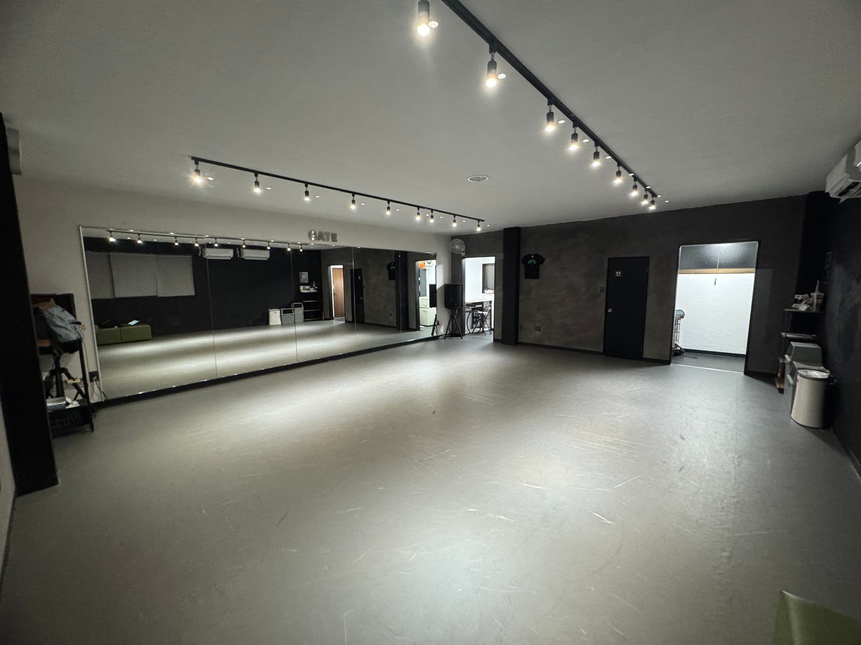 神立町唯一！全身鏡有のダンススタジオの写真2