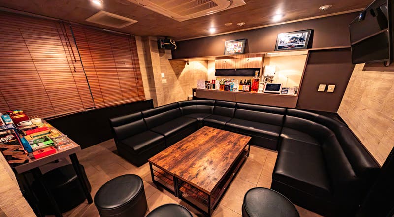 【心斎橋駅3分】完全個室・貸切BAR｜VIPルーム｜カラオケ歌い放題｜飲食持ち込み可｜飲み放題｜喫煙可｜飲み会・パーティー