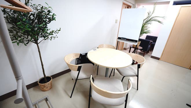 <大手町Terrace 4名席No.2>西小倉コワーキングスペース✨光回線Wi-Fi📶会議/打ち合わせ/テレワーク/作業の写真1